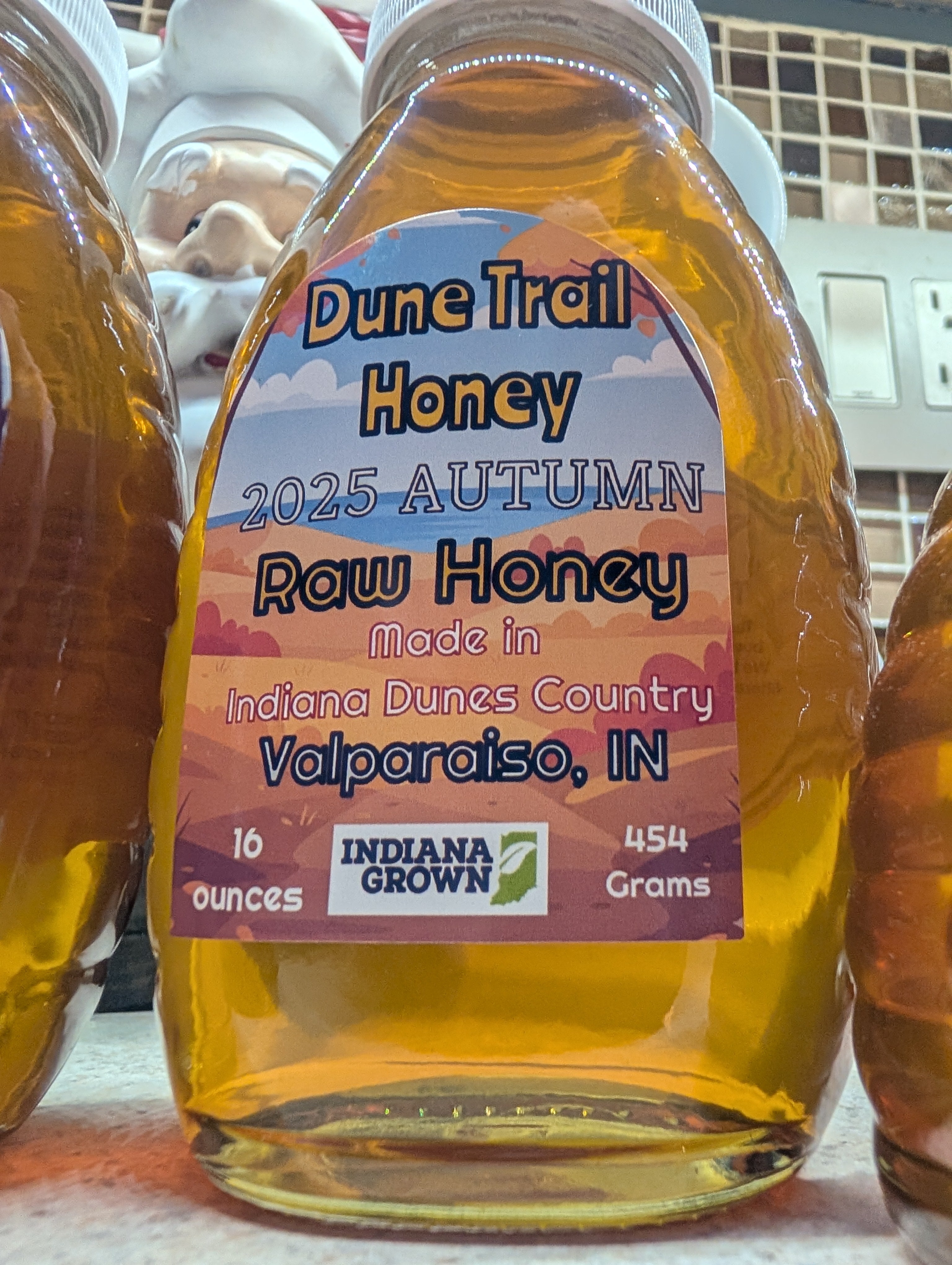 One Pound glass jar of Autumn Select Raw Honey – Dune Trail Honey Co.